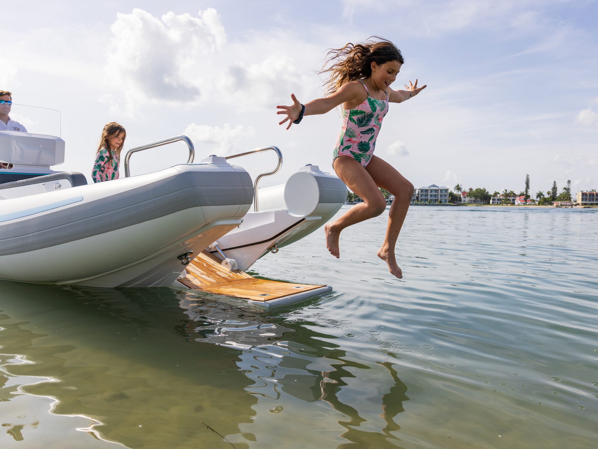 Cat 20 - Novurania of America